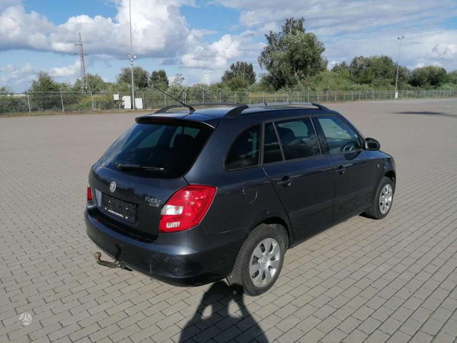 Grey Skoda Fabia 2008 in Marijampole, with an engine capacity of 1.60 L and mileage of 218 thousand km for 1450 €, photo 9 on AUTOMOTO.COM.LV