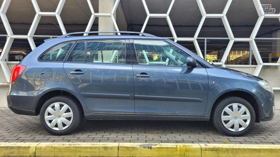 Grey Skoda Fabia 2008 in Vilnius, with an engine capacity of 1.60 L and mileage of 222 thousand km for 1999 €, photo 5 on AUTOMOTO.COM.LV