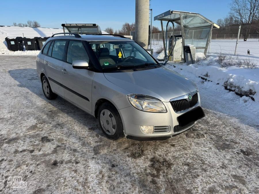 Grey Skoda Fabia 2009 in Siauliai, with an engine capacity of 1.40 L and mileage of 340 thousand km for 1650 €, photo 1 on AUTOMOTO.COM.LV
