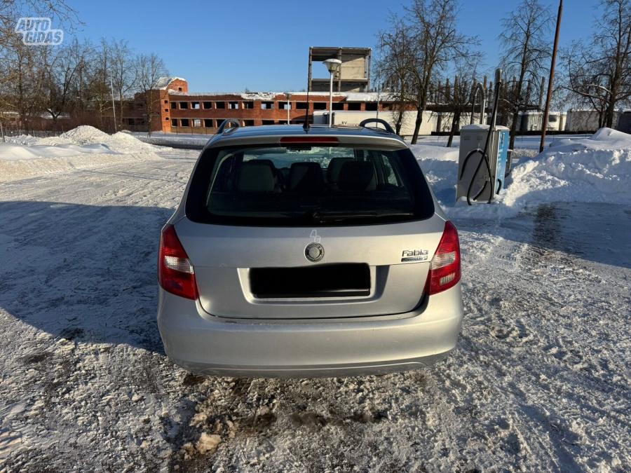 Grey Skoda Fabia 2009 in Siauliai, with an engine capacity of 1.40 L and mileage of 340 thousand km for 1550 €, photo 4 on AUTOMOTO.COM.LV
