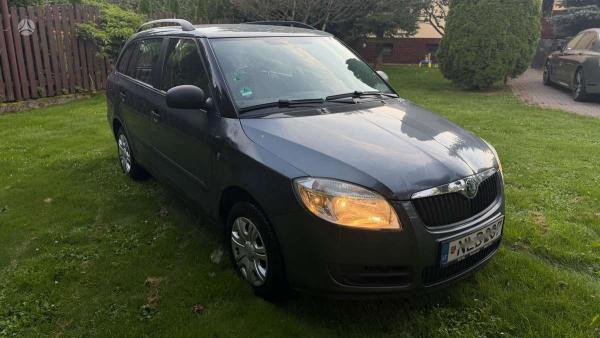 Pelēks Skoda Fabia 2009 Viļņa, ar dzinēja tilpumu 1.20 L un nobraukumu 236 tūkst. km par 1350 €, foto 1 vietnē AUTOMOTO.COM.LV