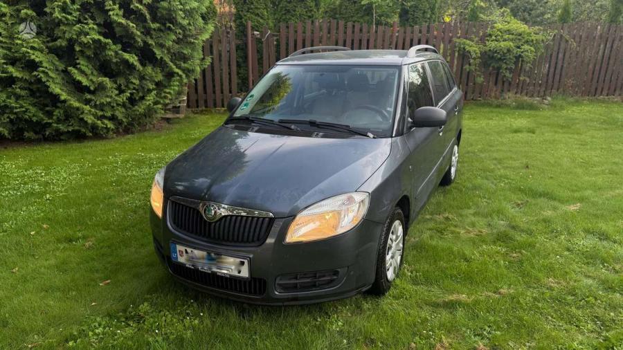 Grey Skoda Fabia 2009 in Vilnius, with an engine capacity of 1.20 L and mileage of 236 thousand km for 1350 €, photo 4 on AUTOMOTO.COM.LV
