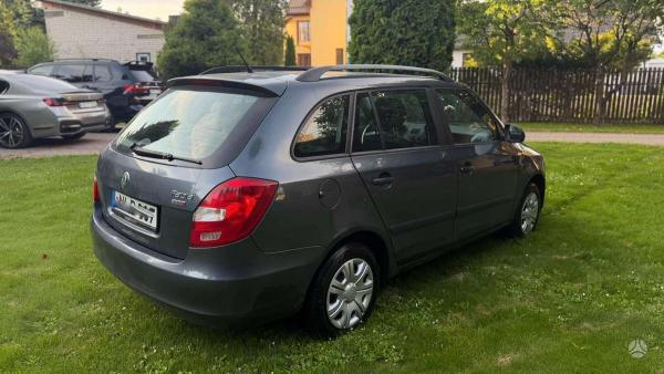 Pelēks Skoda Fabia 2009 Viļņa, ar dzinēja tilpumu 1.20 L un nobraukumu 236 tūkst. km par 1350 €, foto 4 vietnē AUTOMOTO.COM.LV
