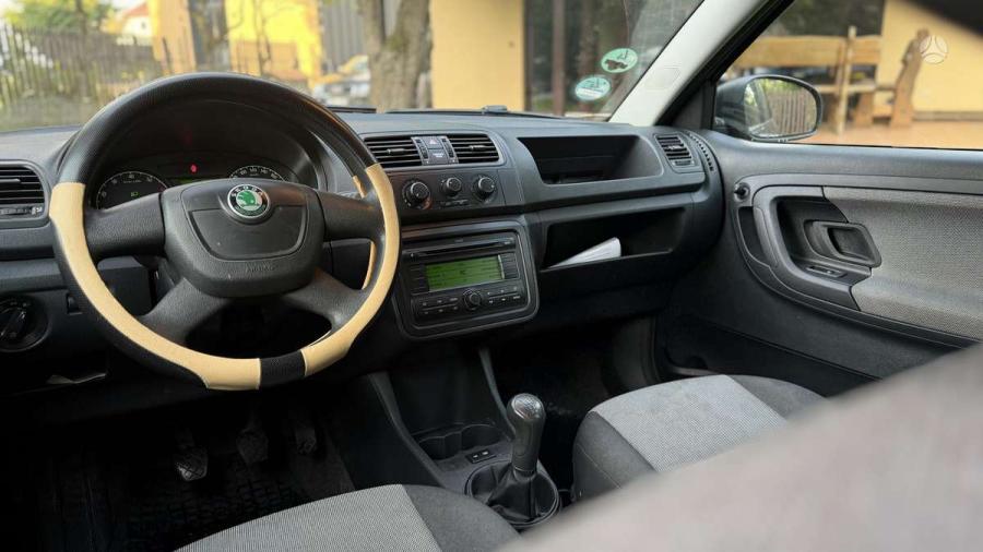 Grey Skoda Fabia 2009 in Vilnius, with an engine capacity of 1.20 L and mileage of 236 thousand km for 1350 €, photo 8 on AUTOMOTO.COM.LV