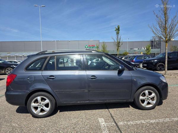 Pelēks Skoda Fabia 2009 Viļņa, ar dzinēja tilpumu 1.60 L un nobraukumu 295 tūkst. km par 1800 €, foto 1 vietnē AUTOMOTO.COM.LV