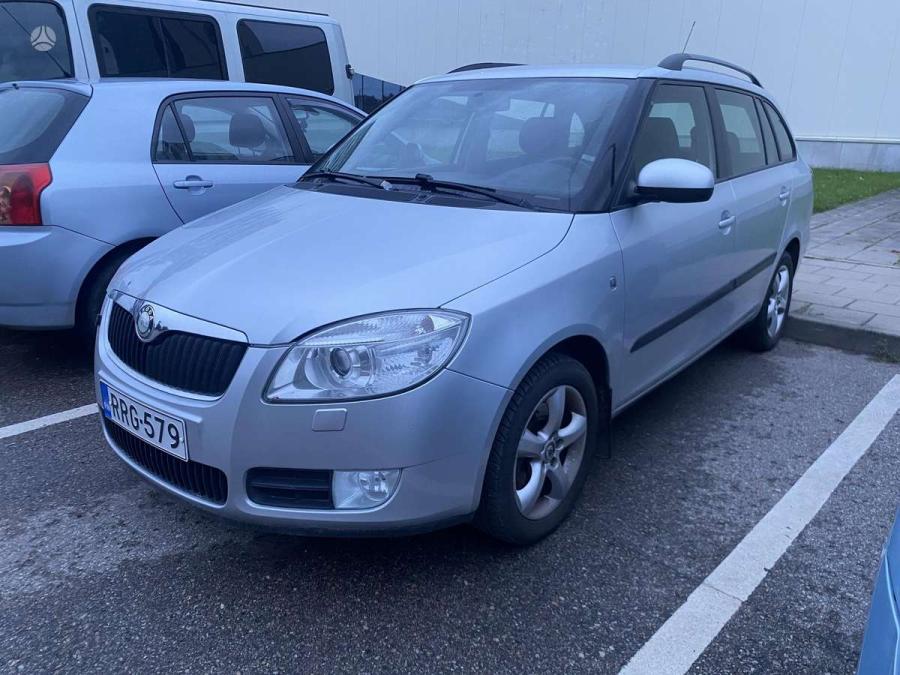 Pelēks Skoda Fabia 2009 Viļņa, ar dzinēja tilpumu 1.90 L un nobraukumu 192 tūkst. km par 2650 €, foto 1 vietnē AUTOMOTO.COM.LV