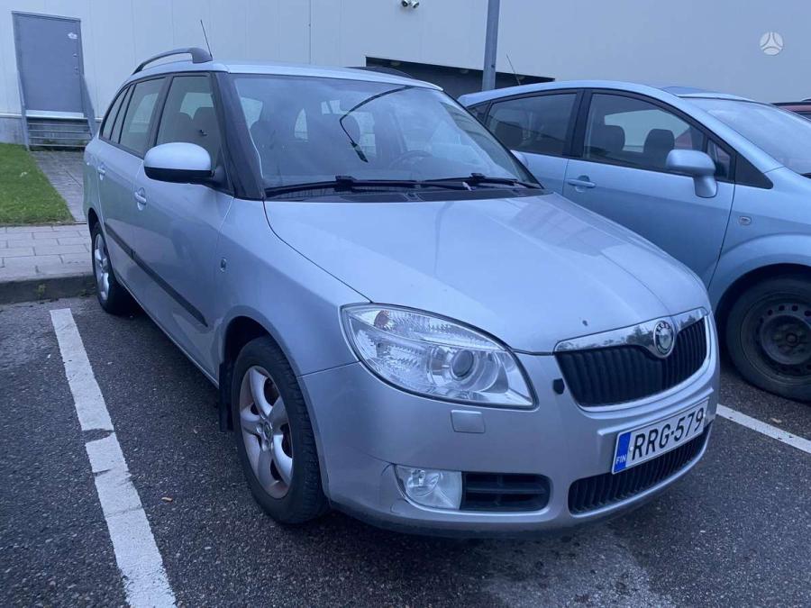 Pelēks Skoda Fabia 2009 Viļņa, ar dzinēja tilpumu 1.90 L un nobraukumu 192 tūkst. km par 2650 €, foto 3 vietnē AUTOMOTO.COM.LV