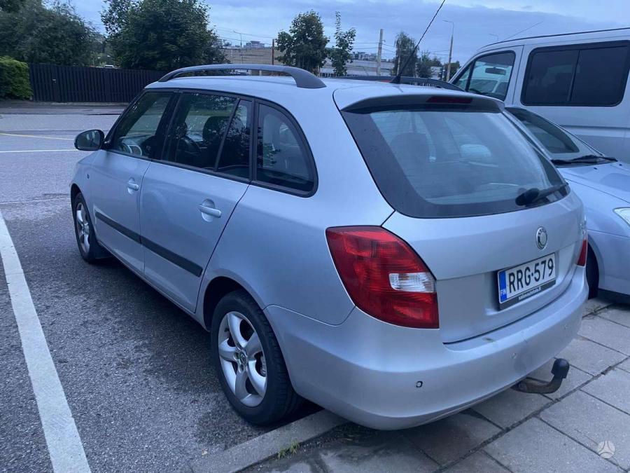 Pelēks Skoda Fabia 2009 Viļņa, ar dzinēja tilpumu 1.90 L un nobraukumu 192 tūkst. km par 2650 €, foto 5 vietnē AUTOMOTO.COM.LV