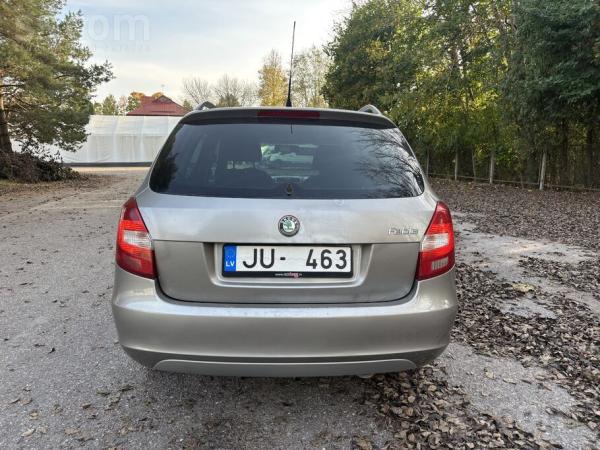Skoda Fabia 2009 Ogre vietnē Pelēks Skoda Fabia 2009 Ogre, ar dzinēja tilpumu 1.90 L un nobraukumu 338 tūkst. km par 1150 €, foto 8 vietnē AUTOMOTO.COM.LV