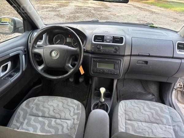 Skoda Fabia 2009 Ogre vietnē Pelēks Skoda Fabia 2009 Ogre, ar dzinēja tilpumu 1.90 L un nobraukumu 338 tūkst. km par 1150 €, foto 10 vietnē AUTOMOTO.COM.LV
