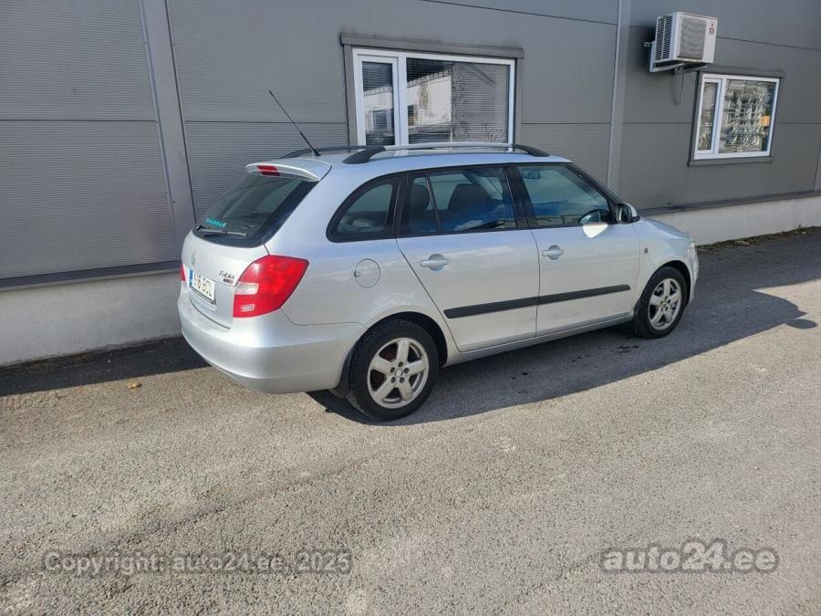 Pelēks Skoda Fabia 2010 Tallina, ar dzinēja tilpumu 1.20 L un nobraukumu 328 tūkst. km par 1550 €, foto 2 vietnē AUTOMOTO.COM.LV