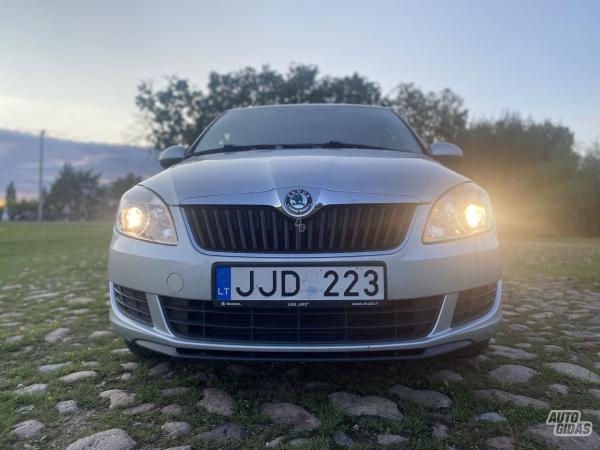 Pelēks Skoda Fabia 2010 Pasvalys, ar dzinēja tilpumu 1.60 L un nobraukumu 0 tūkst. km par 2400 €, foto 1 vietnē AUTOMOTO.COM.LV
