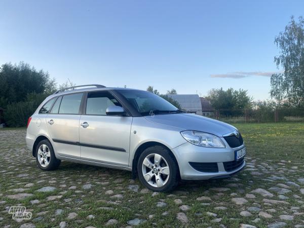 Pelēks Skoda Fabia 2010 Pasvalys, ar dzinēja tilpumu 1.60 L un nobraukumu 0 tūkst. km par 2400 €, foto 3 vietnē AUTOMOTO.COM.LV