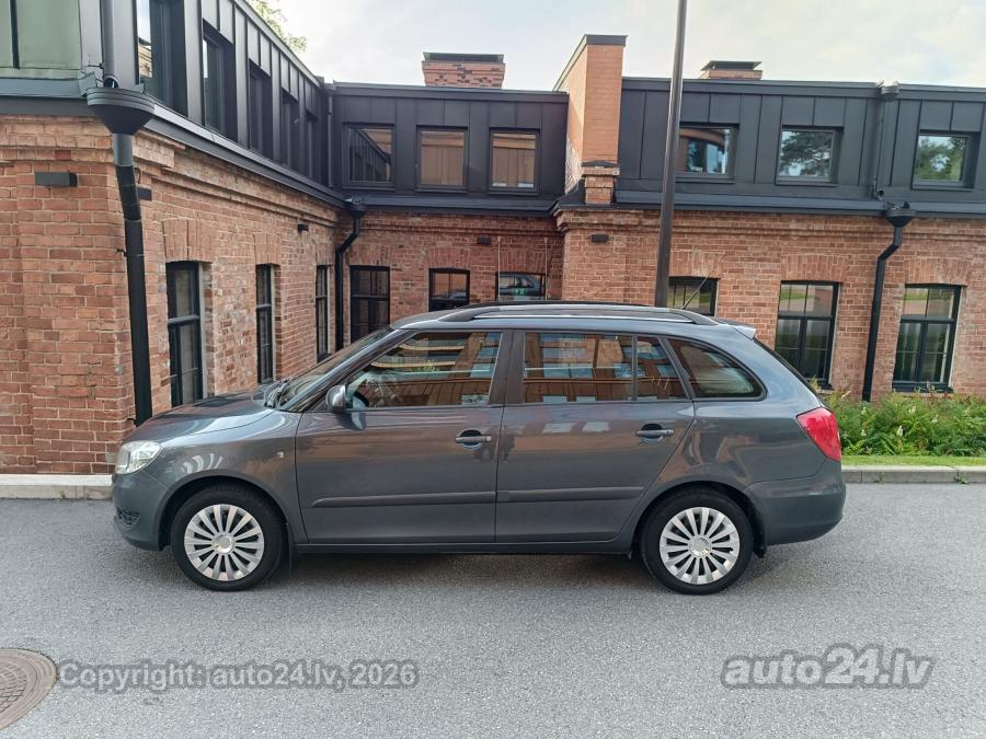 Grey Skoda Fabia 2010 in Tallinn, with an engine capacity of 1.20 L and mileage of 210 thousand km for 1999 €, photo 3 on AUTOMOTO.COM.LV