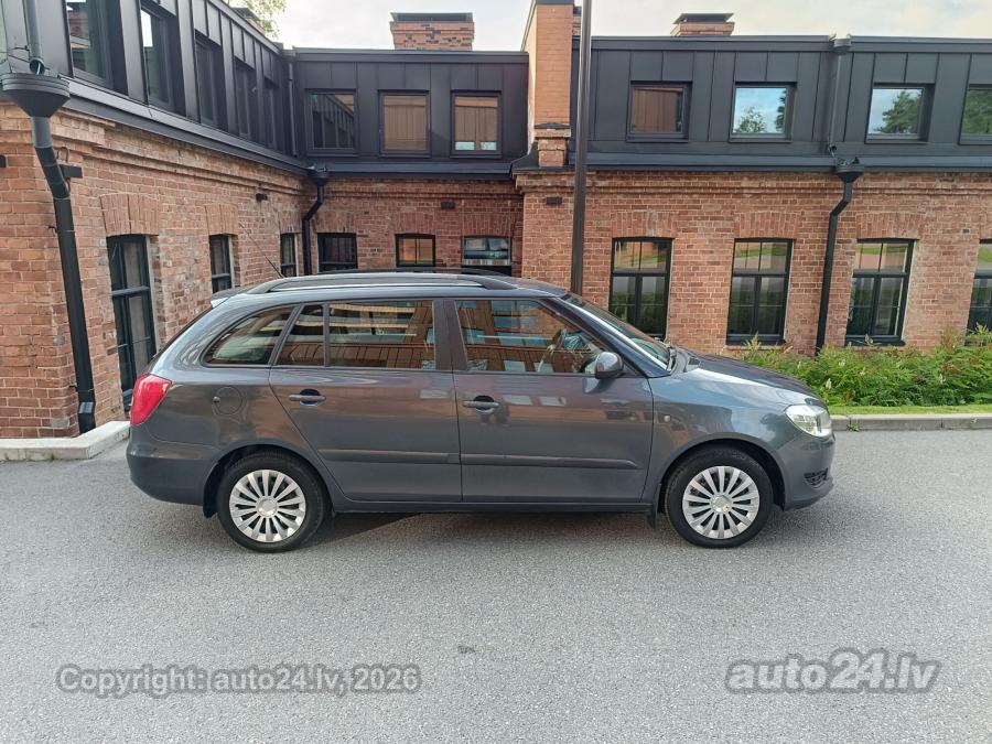 Grey Skoda Fabia 2010 in Tallinn, with an engine capacity of 1.20 L and mileage of 210 thousand km for 1999 €, photo 6 on AUTOMOTO.COM.LV
