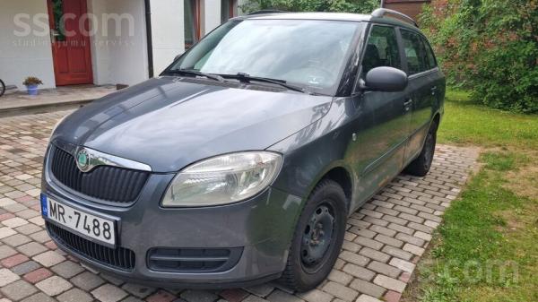 Pelēks Skoda Fabia 2010 Cēsis, ar dzinēja tilpumu 1.40 L un nobraukumu 337 tūkst. km par 550 €, foto 1 vietnē AUTOMOTO.COM.LV