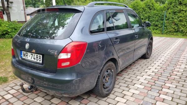 Pelēks Skoda Fabia 2010 Cēsis, ar dzinēja tilpumu 1.40 L un nobraukumu 337 tūkst. km par 550 €, foto 3 vietnē AUTOMOTO.COM.LV