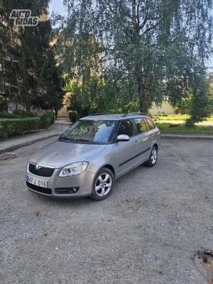Pelēks Skoda Fabia 2010 Kauņa, ar dzinēja tilpumu 1.90 L un nobraukumu 221 tūkst. km par 2800 €, foto  vietnē AUTOMOTO.COM.LV