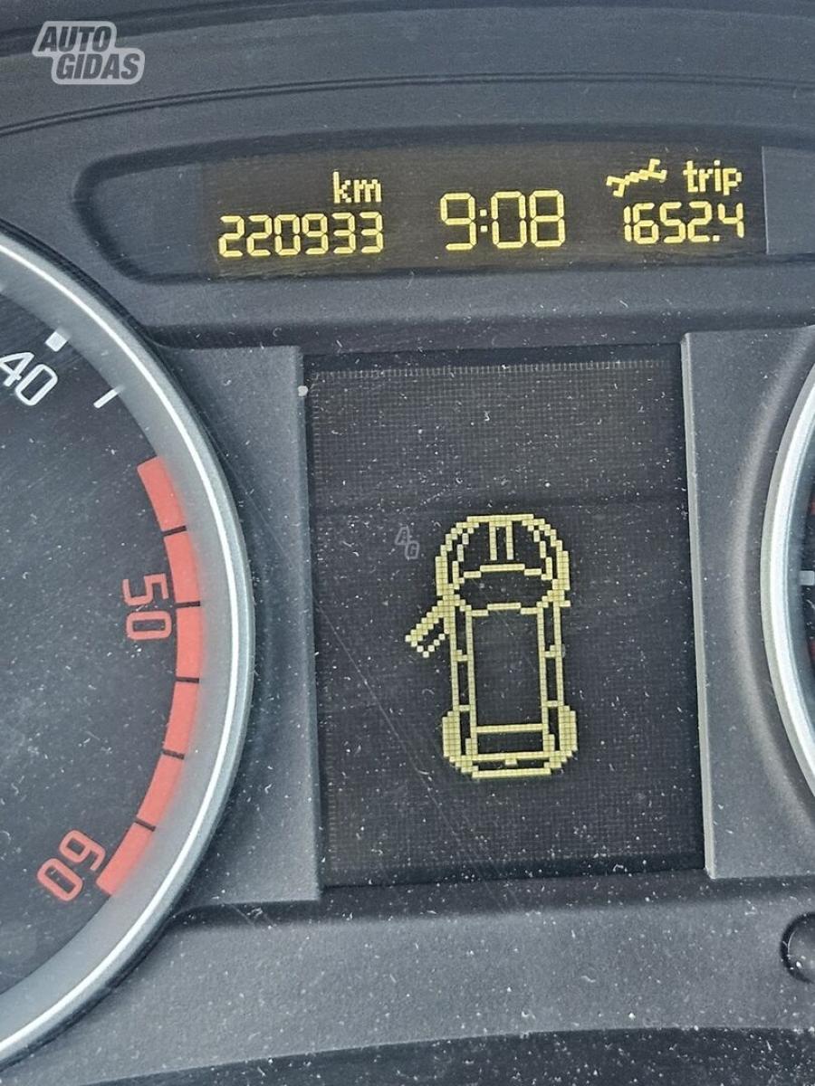 Pelēks Skoda Fabia 2010 Kauņa, ar dzinēja tilpumu 1.90 L un nobraukumu 221 tūkst. km par 2800 €, foto 4 vietnē AUTOMOTO.COM.LV