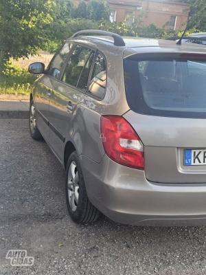 Pelēks Skoda Fabia 2010 Kauņa, ar dzinēja tilpumu 1.90 L un nobraukumu 221 tūkst. km par 2800 €, foto 5 vietnē AUTOMOTO.COM.LV