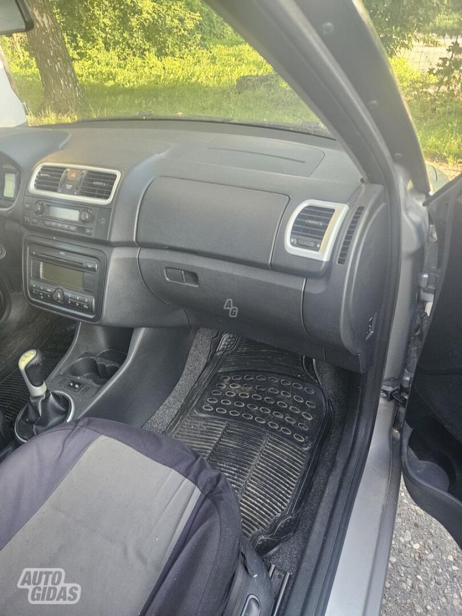 Pelēks Skoda Fabia 2010 Kauņa, ar dzinēja tilpumu 1.90 L un nobraukumu 221 tūkst. km par 2800 €, foto 11 vietnē AUTOMOTO.COM.LV
