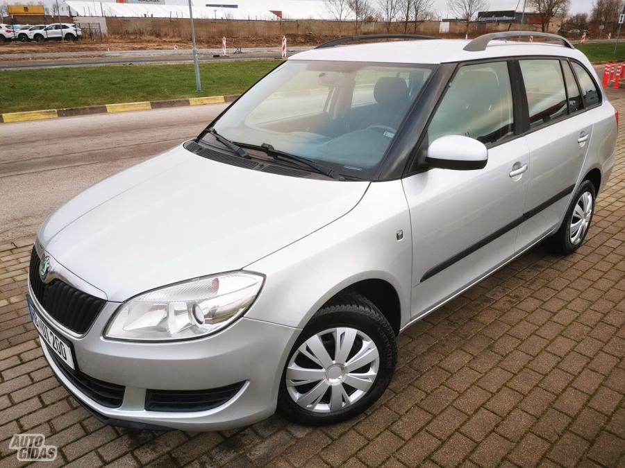 Pelēks Skoda Fabia 2011 Klaipėda, ar dzinēja tilpumu 1.60 L un nobraukumu 177 tūkst. km par 3190 €, foto 1 vietnē AUTOMOTO.COM.LV