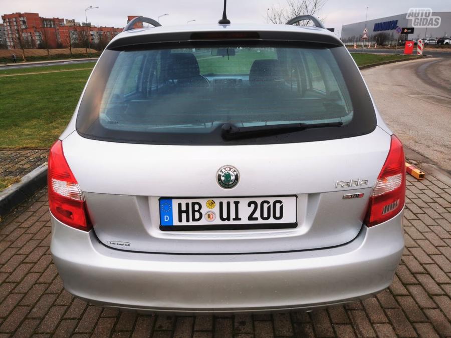 Pelēks Skoda Fabia 2011 Klaipėda, ar dzinēja tilpumu 1.60 L un nobraukumu 177 tūkst. km par 3190 €, foto 5 vietnē AUTOMOTO.COM.LV