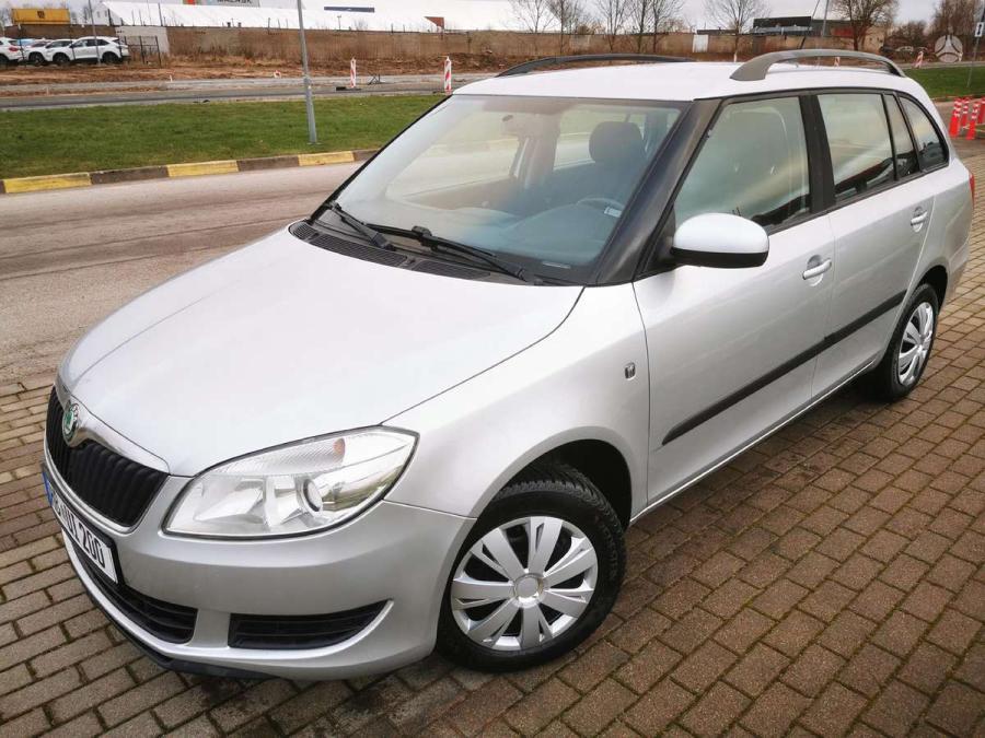 Pelēks Skoda Fabia 2011 Klaipėda, ar dzinēja tilpumu 1.60 L un nobraukumu 177 tūkst. km par 3190 €, foto 1 vietnē AUTOMOTO.COM.LV