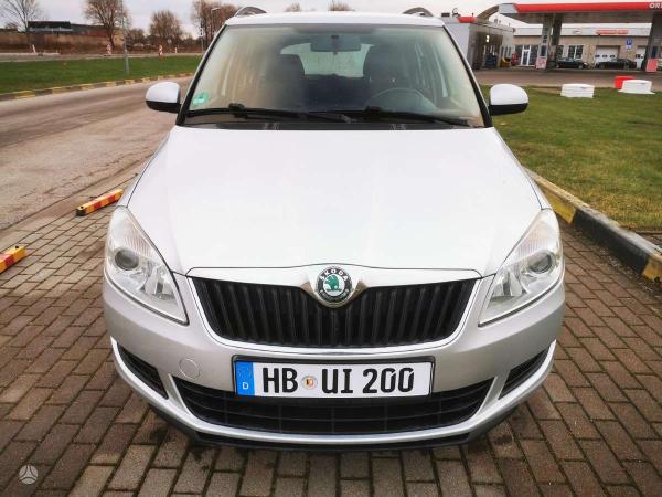 Grey Skoda Fabia 2011 in Klaipeda, with an engine capacity of 1.60 L and mileage of 177 thousand km for 3190 €, photo 2 on AUTOMOTO.COM.LV