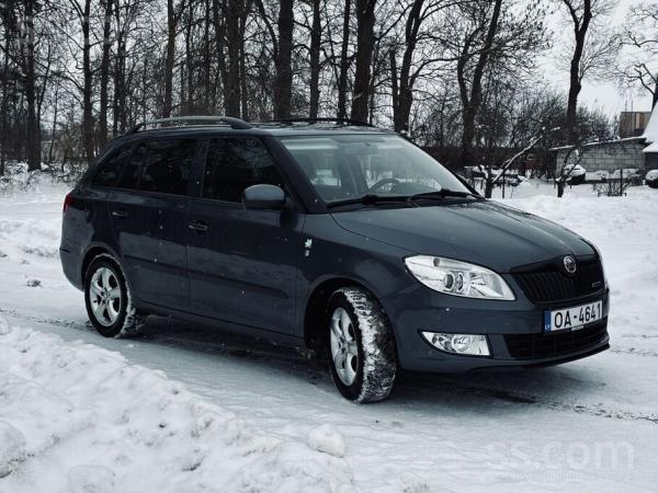 Grey Skoda Fabia 2011 in Tukums, with an engine capacity of 1.20 L and mileage of 292 thousand km for 2900 €, photo 2 on AUTOMOTO.COM.LV