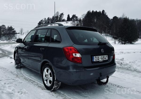 Grey Skoda Fabia 2011 in Tukums, with an engine capacity of 1.20 L and mileage of 292 thousand km for 2900 €, photo 3 on AUTOMOTO.COM.LV