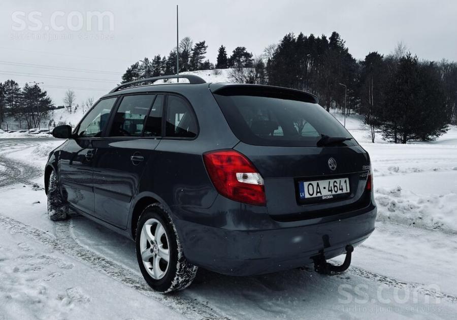 Pelēks Skoda Fabia 2011 Tukums, ar dzinēja tilpumu 1.20 L un nobraukumu 292 tūkst. km par 2900 €, foto 3 vietnē AUTOMOTO.COM.LV