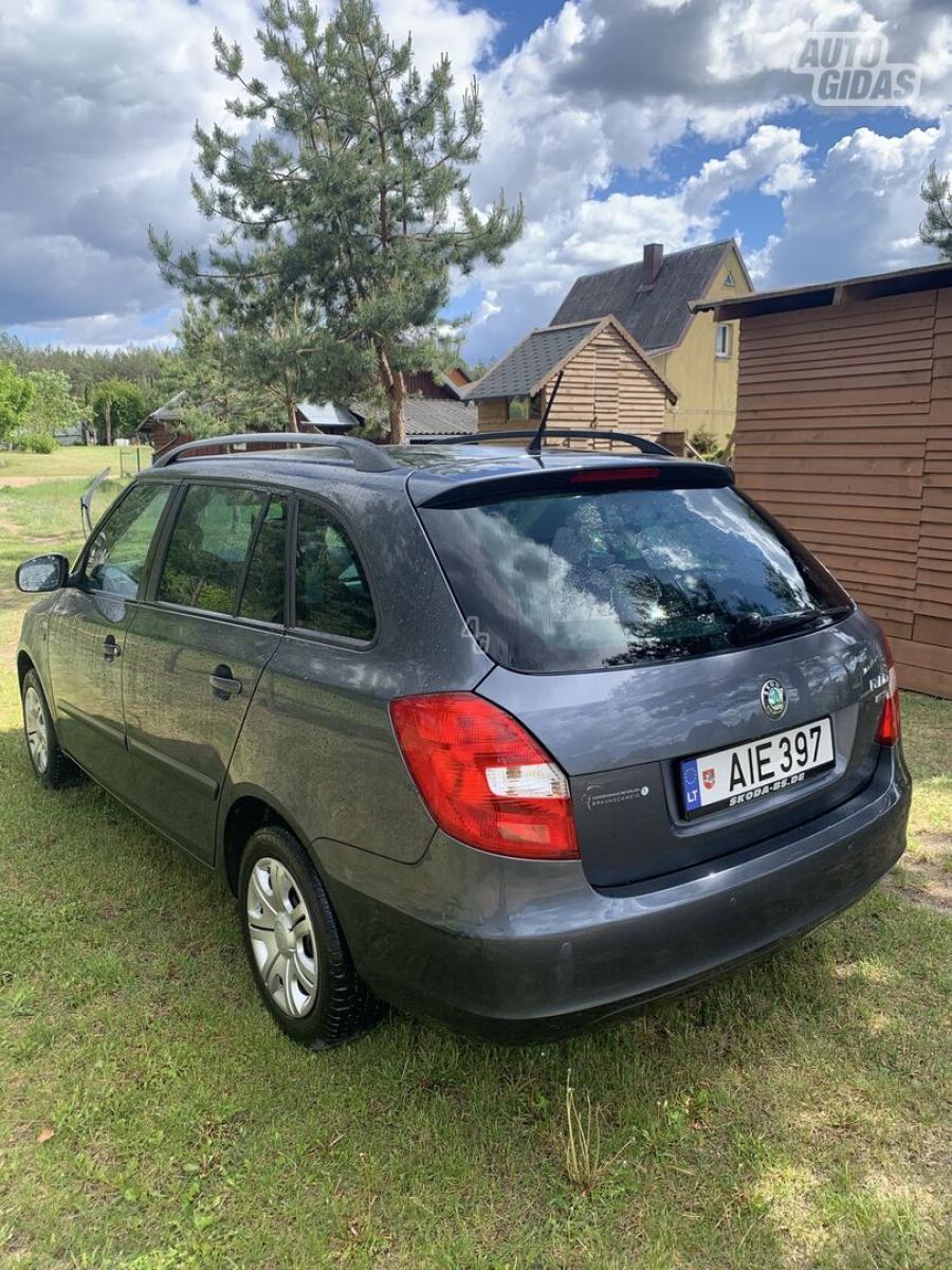 Grey Skoda Fabia 2011 in Lazdijai, with an engine capacity of 1.20 L and mileage of 172 thousand km for 3599 €, photo 4 on AUTOMOTO.COM.LV