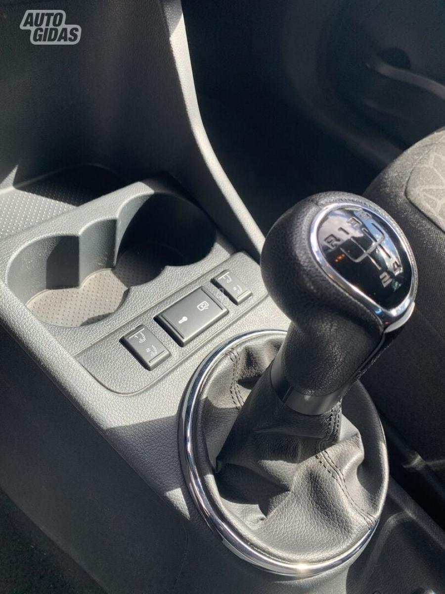 Grey Skoda Fabia 2011 in Lazdijai, with an engine capacity of 1.20 L and mileage of 172 thousand km for 3599 €, photo 13 on AUTOMOTO.COM.LV