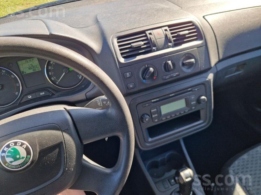 Pelēks Skoda Fabia 2011 Jelgava, ar dzinēja tilpumu 1.20 L un nobraukumu 166 tūkst. km par 2300 €, foto 7 vietnē AUTOMOTO.COM.LV