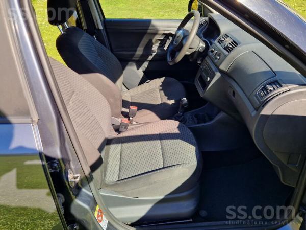 Grey Skoda Fabia 2011 in Jelgava, with an engine capacity of 1.20 L and mileage of 167 thousand km for 2200 €, photo 10 on AUTOMOTO.COM.LV