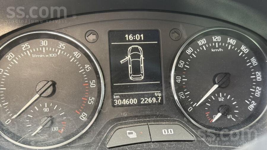 Pelēks Skoda Fabia 2011 Jēkabpils, ar dzinēja tilpumu 1.60 L un nobraukumu 305 tūkst. km par 2890 €, foto 3 vietnē AUTOMOTO.COM.LV