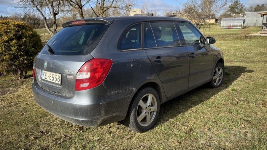 Pelēks Skoda Fabia 2011 Jēkabpils, ar dzinēja tilpumu 1.60 L un nobraukumu 305 tūkst. km par 2890 €, foto 4 vietnē AUTOMOTO.COM.LV