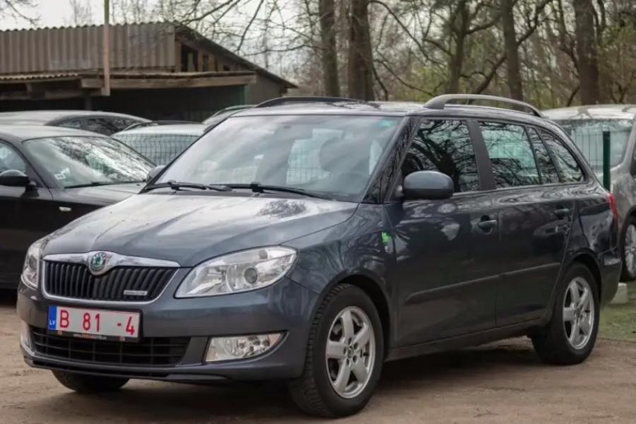 Pelēks Skoda Fabia 2011 Grobiņa, ar dzinēja tilpumu 1.20 L un nobraukumu 30 tūkst. km par 3400 €, foto 1 vietnē AUTOMOTO.COM.LV