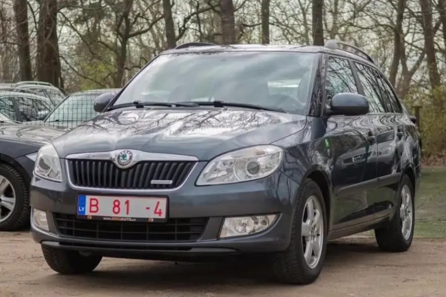 Pelēks Skoda Fabia 2011 Grobiņa, ar dzinēja tilpumu 1.20 L un nobraukumu 30 tūkst. km par 3400 €, foto 3 vietnē AUTOMOTO.COM.LV