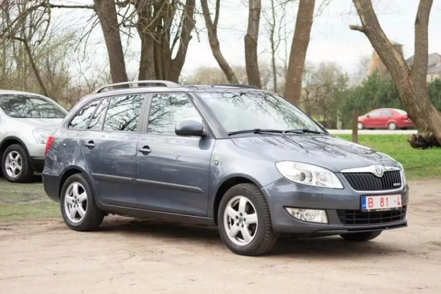 Pelēks Skoda Fabia 2011 Grobiņa, ar dzinēja tilpumu 1.20 L un nobraukumu 30 tūkst. km par 3400 €, foto 5 vietnē AUTOMOTO.COM.LV