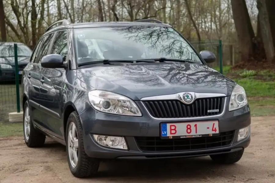 Pelēks Skoda Fabia 2011 Grobiņa, ar dzinēja tilpumu 1.20 L un nobraukumu 30 tūkst. km par 3400 €, foto 7 vietnē AUTOMOTO.COM.LV
