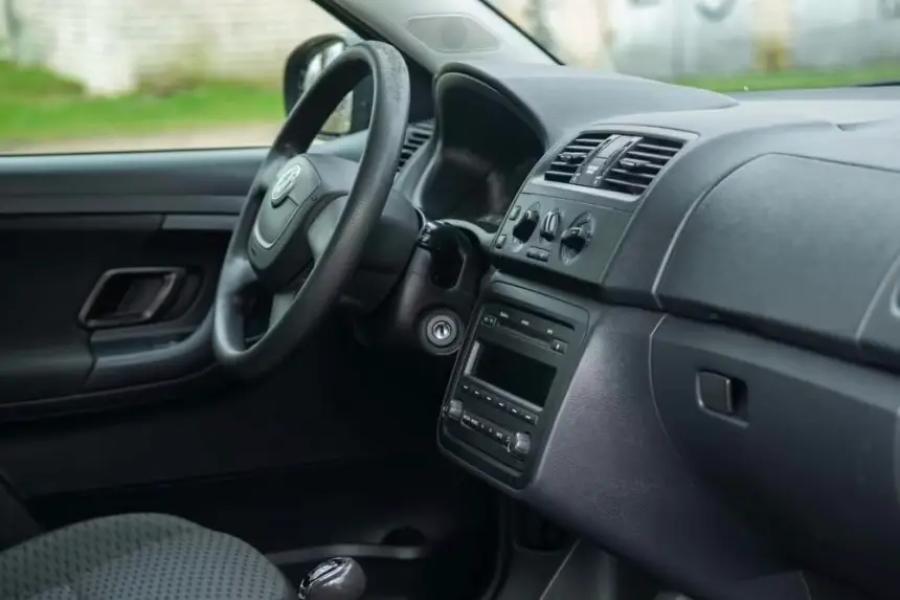 Pelēks Skoda Fabia 2011 Grobiņa, ar dzinēja tilpumu 1.20 L un nobraukumu 30 tūkst. km par 3400 €, foto 9 vietnē AUTOMOTO.COM.LV