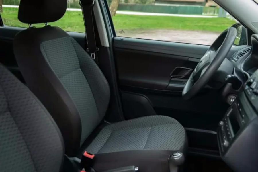 Pelēks Skoda Fabia 2011 Grobiņa, ar dzinēja tilpumu 1.20 L un nobraukumu 30 tūkst. km par 3400 €, foto 11 vietnē AUTOMOTO.COM.LV