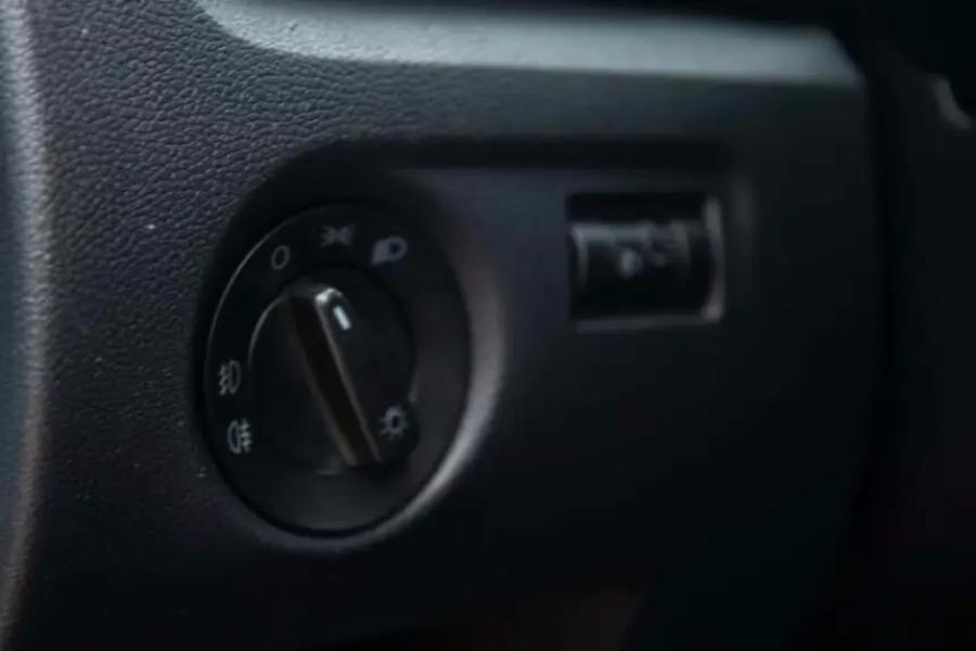 Pelēks Skoda Fabia 2011 Grobiņa, ar dzinēja tilpumu 1.20 L un nobraukumu 30 tūkst. km par 3400 €, foto 14 vietnē AUTOMOTO.COM.LV