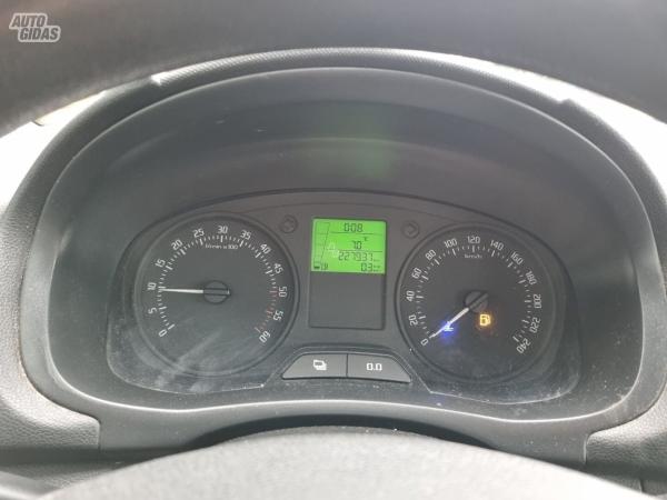 Pelēks Skoda Fabia 2011 Marijampole, ar dzinēja tilpumu 1.60 L un nobraukumu 220 tūkst. km par 800 €, foto 6 vietnē AUTOMOTO.COM.LV