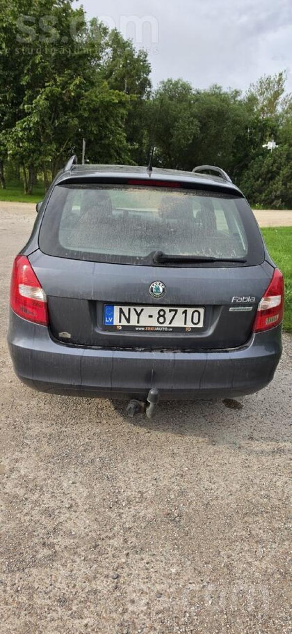 Pelēks Skoda Fabia 2011 Liepāja, ar dzinēja tilpumu 1.20 L un nobraukumu 286 tūkst. km par 2000 €, foto 2 vietnē AUTOMOTO.COM.LV