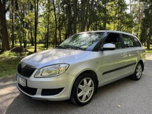 Pelēks Skoda Fabia 2011 Panevēža, ar dzinēja tilpumu 1.60 L un nobraukumu 292 tūkst. km par 1050 €, foto  vietnē AUTOMOTO.COM.LV