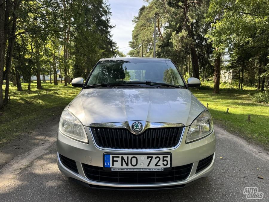 Pelēks Skoda Fabia 2011 Panevēža, ar dzinēja tilpumu 1.60 L un nobraukumu 292 tūkst. km par 1050 €, foto 3 vietnē AUTOMOTO.COM.LV