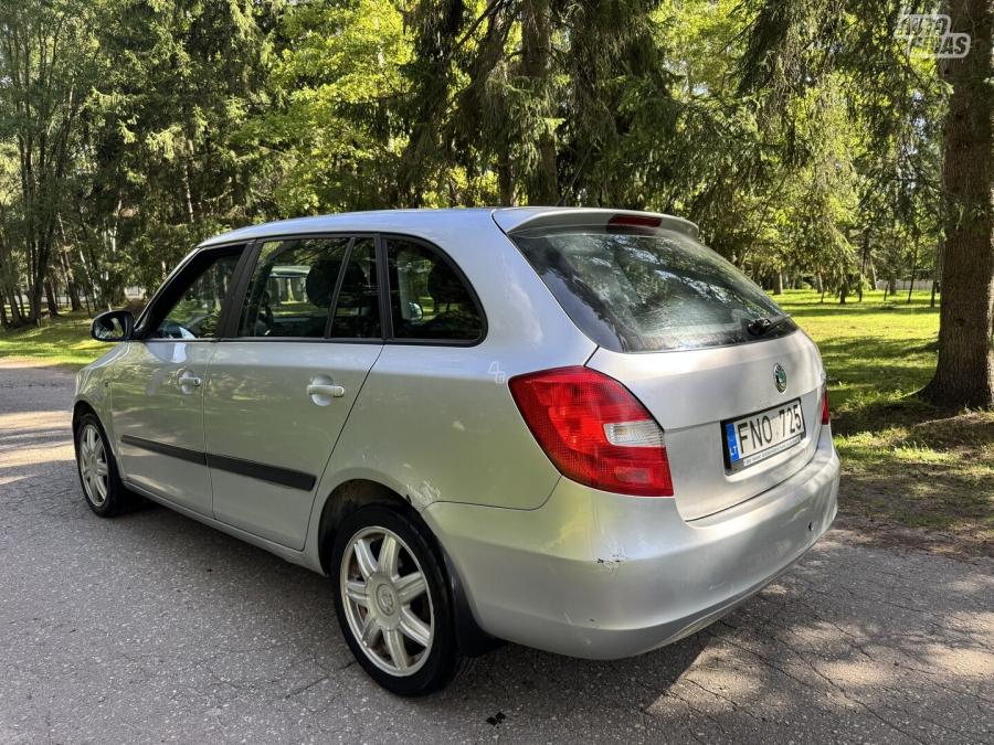 Pelēks Skoda Fabia 2011 Panevēža, ar dzinēja tilpumu 1.60 L un nobraukumu 292 tūkst. km par 1050 €, foto 7 vietnē AUTOMOTO.COM.LV